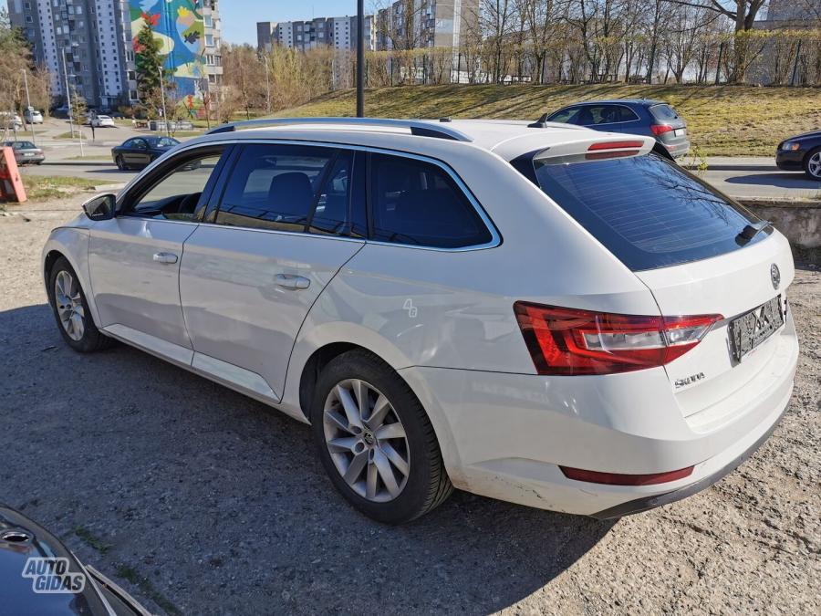 White Skoda SuperB 2017 in Vilnius, with an engine capacity of 2.00 L and mileage of 462 thousand km for 7500 €, photo 7 on AUTOMOTO.COM.LV