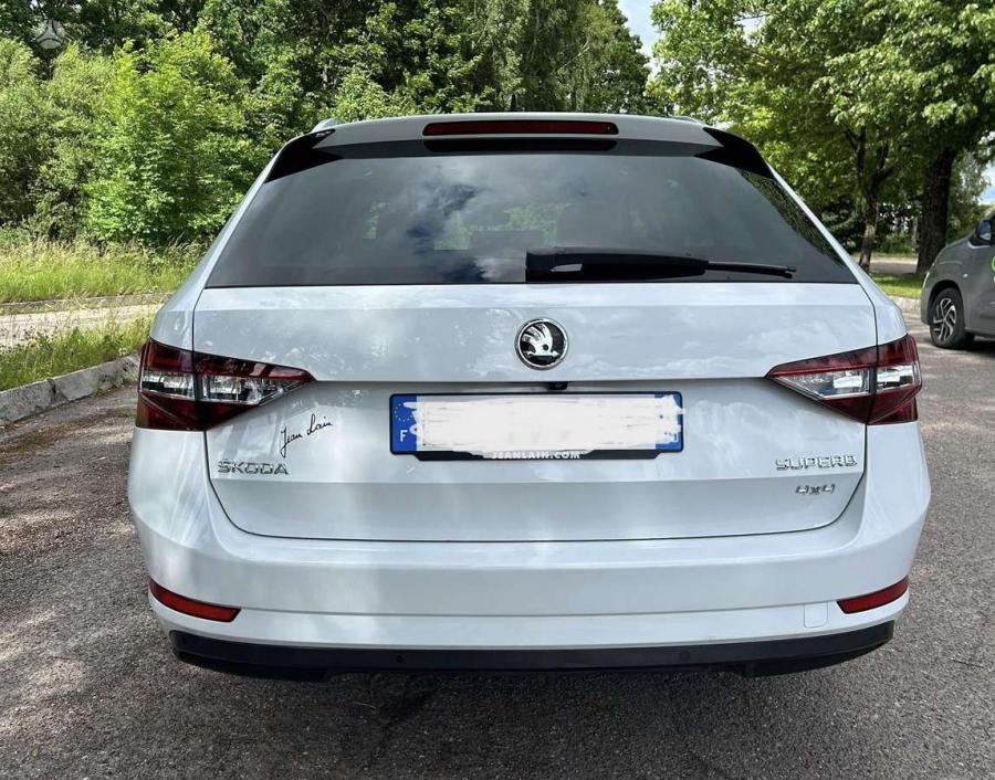 White Skoda SuperB 2017 in Taurage, with an engine capacity of 1.97 L and mileage of 264 thousand km for 12900 €, photo 8 on AUTOMOTO.COM.LV
