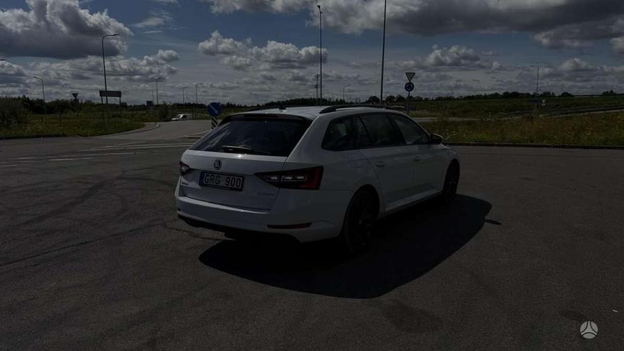 White Skoda SuperB 2017 in Panevezys, with an engine capacity of 1.97 L and mileage of 300 thousand km for 11200 €, photo 8 on AUTOMOTO.COM.LV