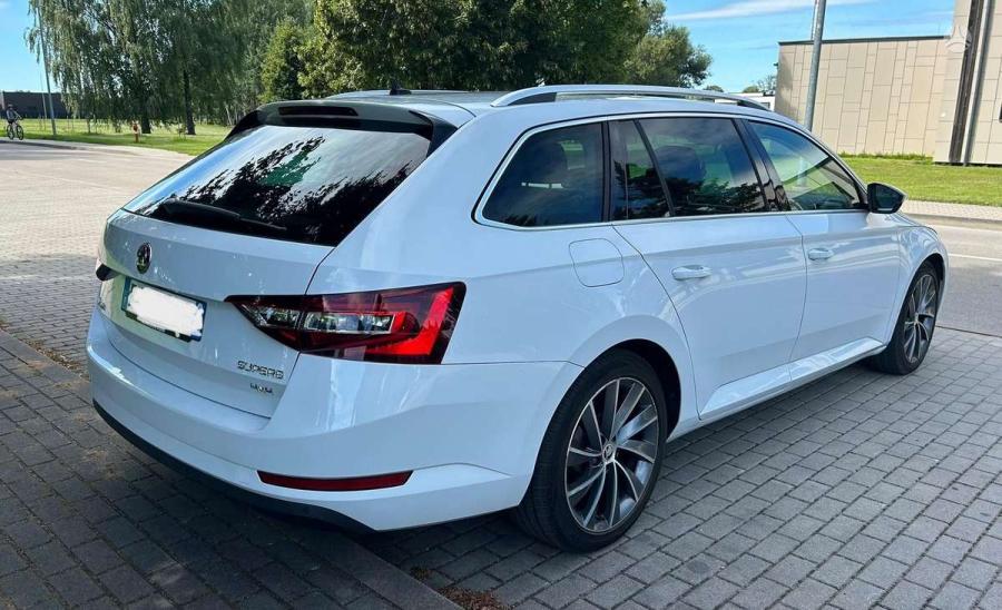 White Skoda SuperB 2017 in Taurage, with an engine capacity of 1.97 L and mileage of 268 thousand km for 12500 €, photo 5 on AUTOMOTO.COM.LV
