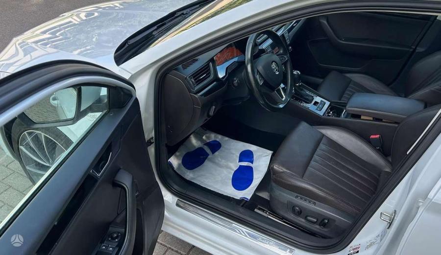White Skoda SuperB 2017 in Taurage, with an engine capacity of 1.97 L and mileage of 268 thousand km for 12500 €, photo 15 on AUTOMOTO.COM.LV