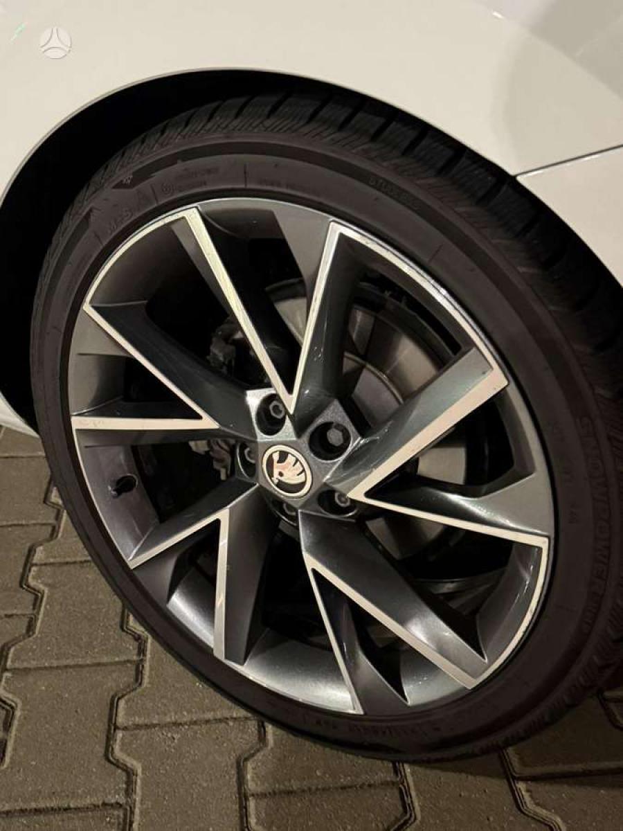 White Skoda SuperB 2017 in Vilnius, with an engine capacity of 1.97 L and mileage of 340 thousand km for 11700 €, photo 9 on AUTOMOTO.COM.LV