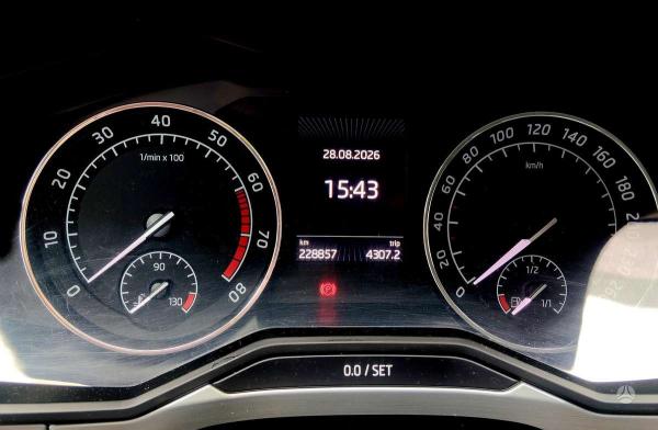 Белый Шкода Суперб 2017 в Каунас, объемом двигателя 1.40 л и пробегом 229 тыс. км за 12800 €, фото 9 на AUTOMOTO.COM.LV