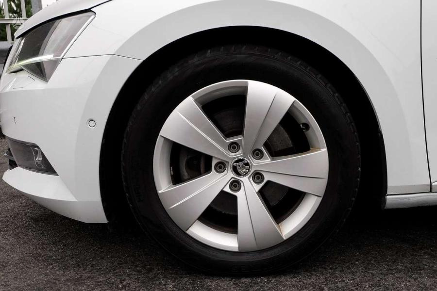 Balts Skoda SuperB 2017 Viļņa, ar dzinēja tilpumu 1.97 L un nobraukumu 170 tūkst. km par 14750 €, foto 12 vietnē AUTOMOTO.COM.LV