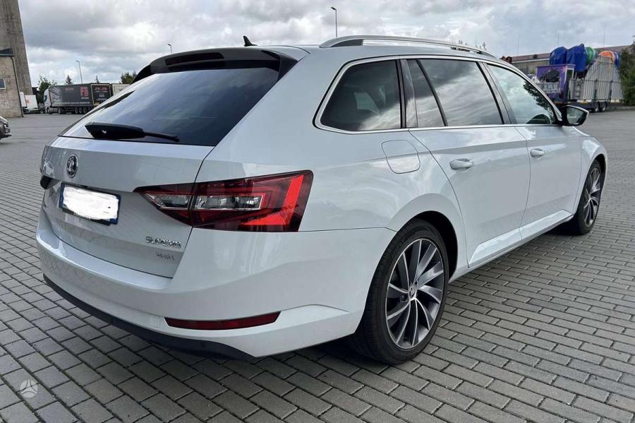 White Skoda SuperB 2017 in Taurage, with an engine capacity of 1.97 L and mileage of 270 thousand km for 11900 €, photo 8 on AUTOMOTO.COM.LV