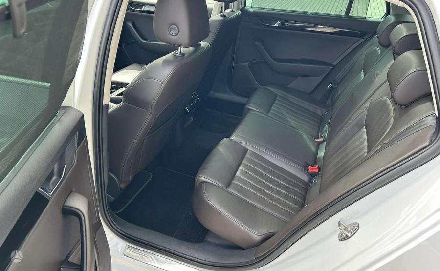 White Skoda SuperB 2017 in Taurage, with an engine capacity of 1.97 L and mileage of 270 thousand km for 11900 €, photo 16 on AUTOMOTO.COM.LV