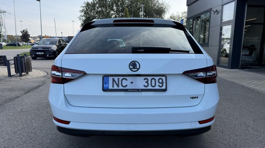 Balts Skoda SuperB 2017 Rīga, ar dzinēja tilpumu 2.00 L un nobraukumu 199 tūkst. km par 10900 €, foto 4 vietnē AUTOMOTO.COM.LV