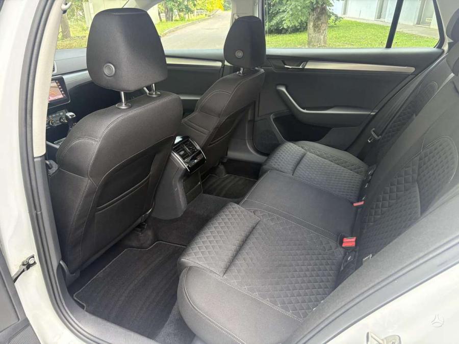 White Skoda SuperB 2018 in Alytus, with an engine capacity of 2.00 L and mileage of 200 thousand km for 12250 €, photo 12 on AUTOMOTO.COM.LV