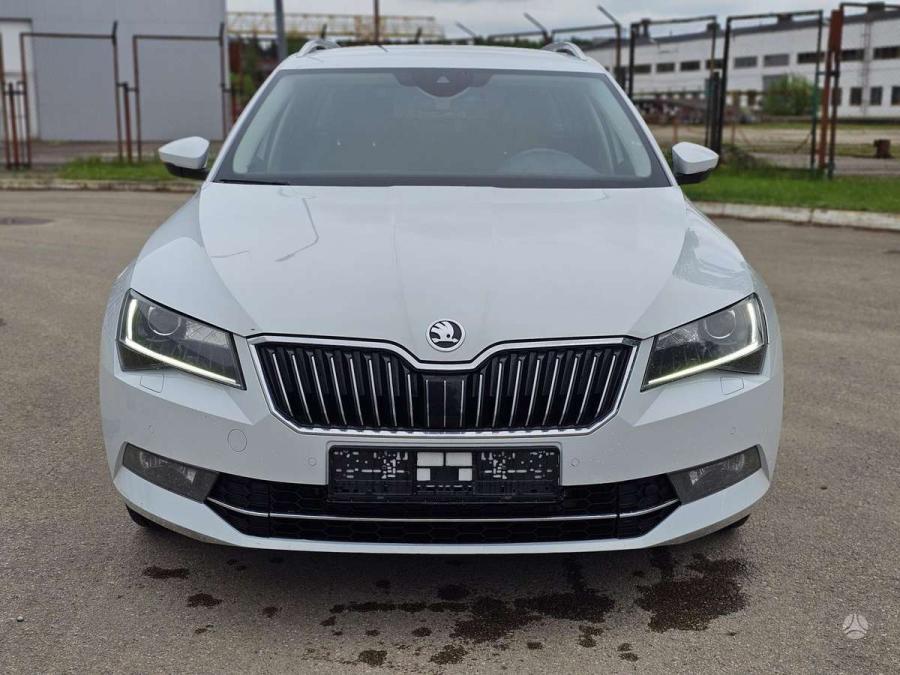 White Skoda SuperB 2018 in Rokiskis, with an engine capacity of 1.97 L and mileage of 358 thousand km for 9620 €, photo 1 on AUTOMOTO.COM.LV
