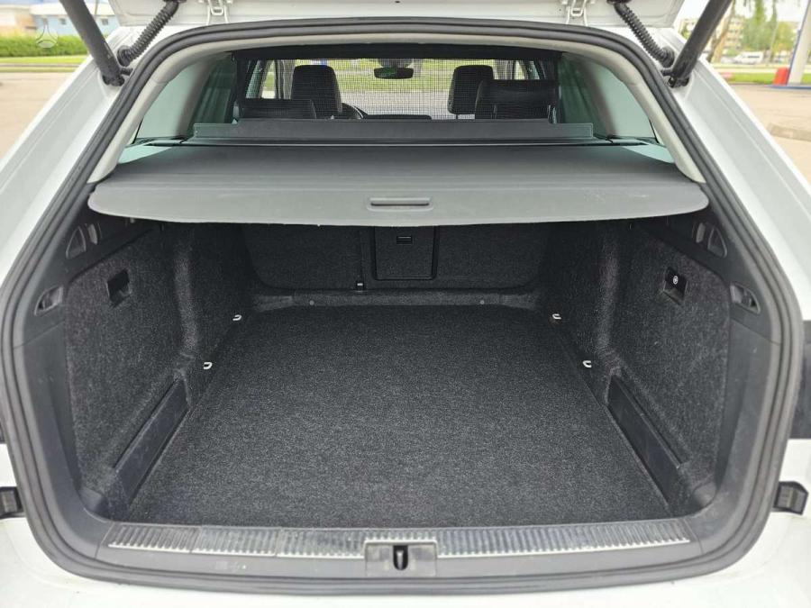 White Skoda SuperB 2018 in Rokiskis, with an engine capacity of 1.97 L and mileage of 358 thousand km for 9620 €, photo 20 on AUTOMOTO.COM.LV