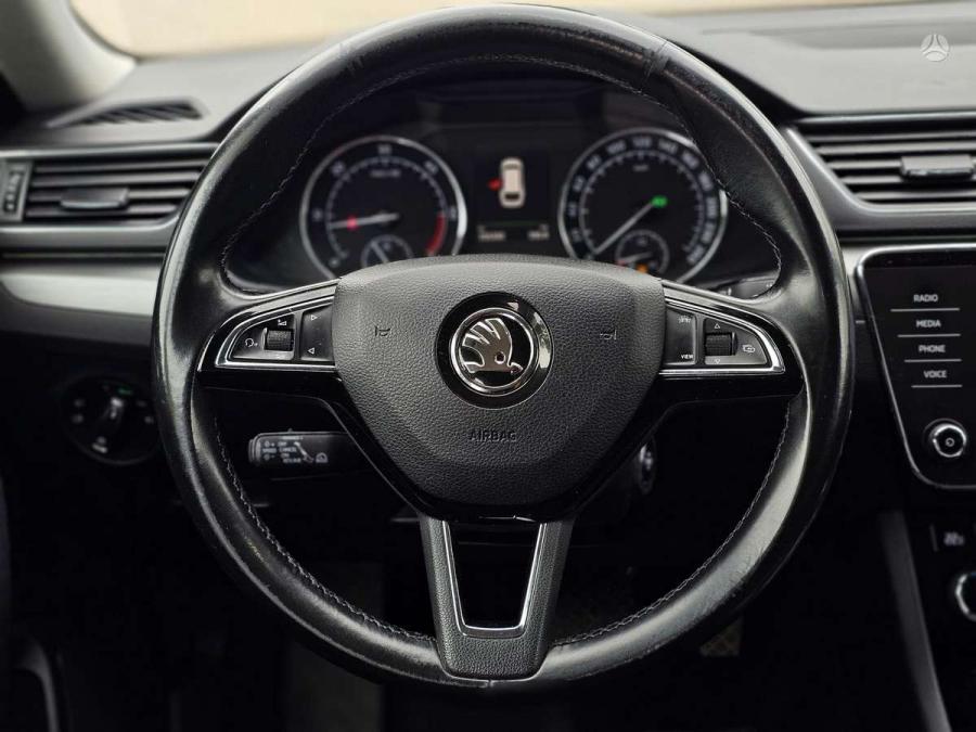 White Skoda SuperB 2018 in Rokiskis, with an engine capacity of 1.97 L and mileage of 358 thousand km for 9620 €, photo 23 on AUTOMOTO.COM.LV