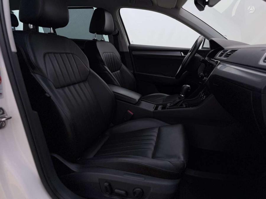 White Skoda SuperB 2018 in Vilnius, with an engine capacity of 1.97 L and mileage of 198 thousand km for 13999 €, photo 16 on AUTOMOTO.COM.LV