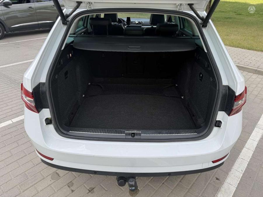 White Skoda SuperB 2018 in Taurage, with an engine capacity of 1.97 L and mileage of 320 thousand km for 12900 €, photo 10 on AUTOMOTO.COM.LV