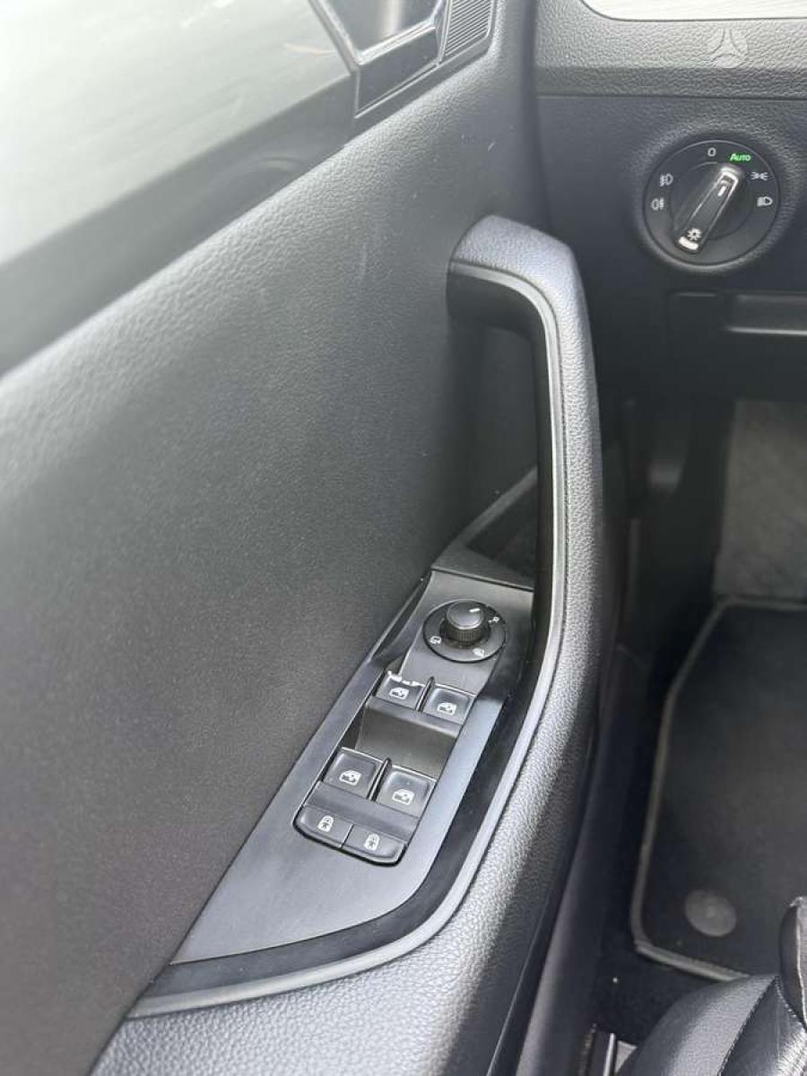White Skoda SuperB 2018 in Taurage, with an engine capacity of 1.97 L and mileage of 320 thousand km for 12900 €, photo 17 on AUTOMOTO.COM.LV