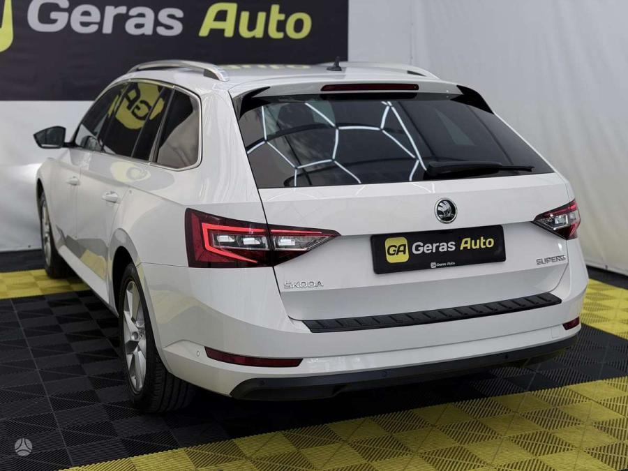 White Skoda SuperB 2018 in Vilnius, with an engine capacity of 1.97 L and mileage of 198 thousand km for 13950 €, photo 7 on AUTOMOTO.COM.LV