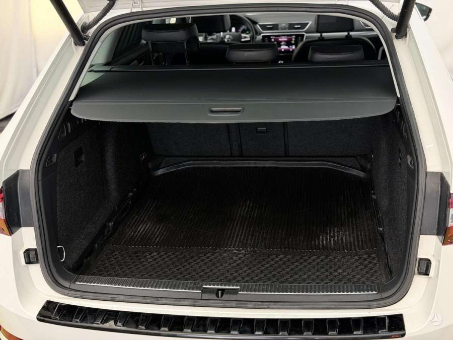White Skoda SuperB 2018 in Vilnius, with an engine capacity of 1.97 L and mileage of 198 thousand km for 13950 €, photo 13 on AUTOMOTO.COM.LV