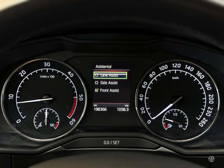 White Skoda SuperB 2018 in Vilnius, with an engine capacity of 1.97 L and mileage of 198 thousand km for 13950 €, photo 34 on AUTOMOTO.COM.LV