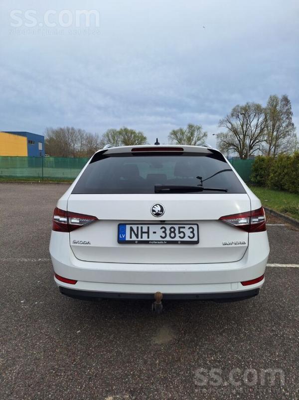 Skoda SuperB 2018 Rīga vietnē Balts Skoda SuperB 2018 Rīga, ar dzinēja tilpumu 2.00 L un nobraukumu 235 tūkst. km par 14200 €, foto 5 vietnē AUTOMOTO.COM.LV