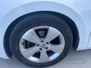 Balts Skoda SuperB 2019 Tallina, ar dzinēja tilpumu 2.00 L un nobraukumu 277 tūkst. km par 10999 €, foto 18 vietnē AUTOMOTO.COM.LV
