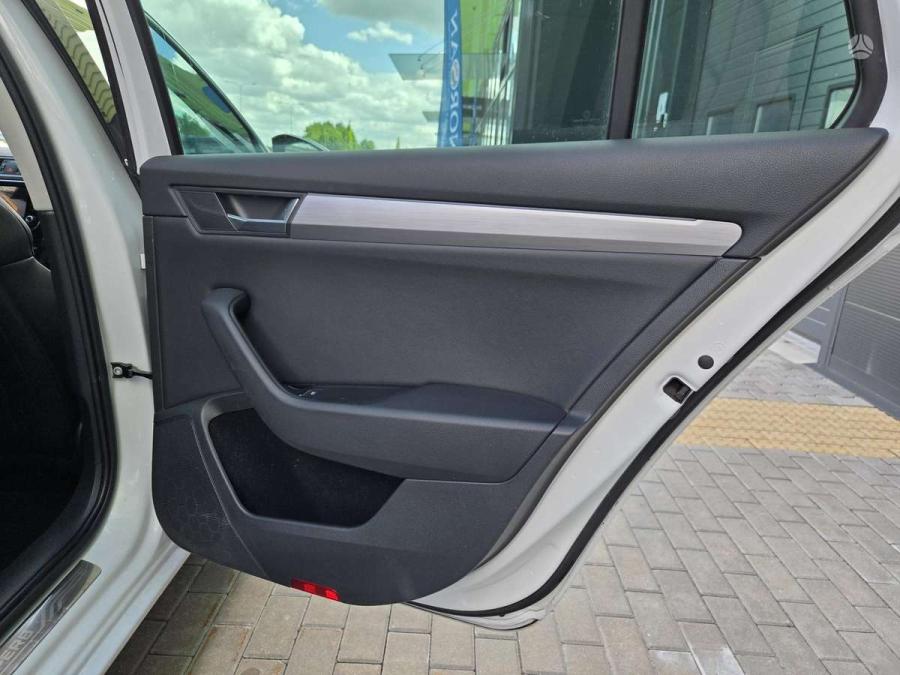 White Skoda SuperB 2019 in Vilnius, with an engine capacity of 1.97 L and mileage of 184 thousand km for 12699 €, photo 16 on AUTOMOTO.COM.LV