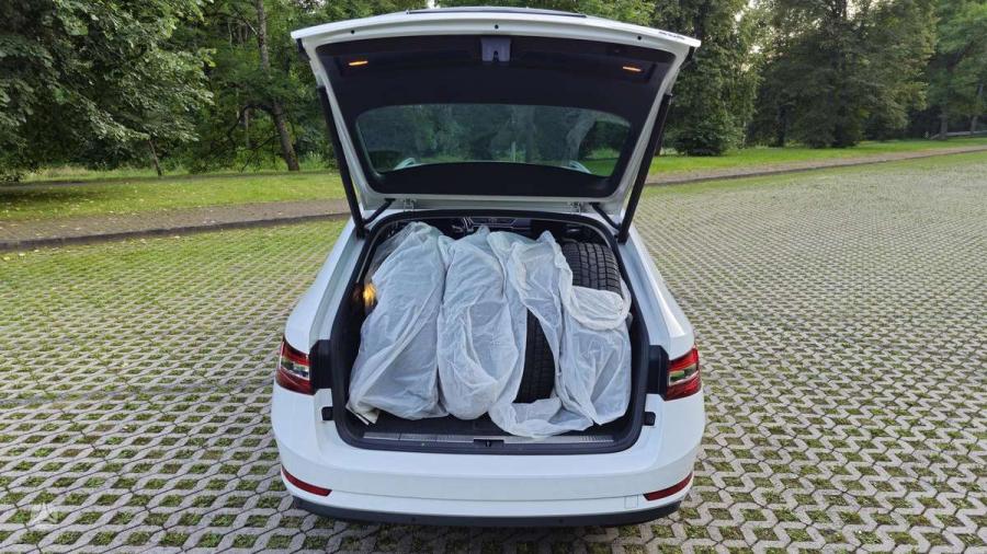 White Skoda SuperB 2019 in Vilnius, with an engine capacity of 2.00 L and mileage of 260 thousand km for 15800 €, photo 13 on AUTOMOTO.COM.LV