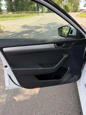 Balts Skoda SuperB 2020 Kauņa, ar dzinēja tilpumu 1.40 L un nobraukumu 108 tūkst. km par 15290 €, foto 17 vietnē AUTOMOTO.COM.LV