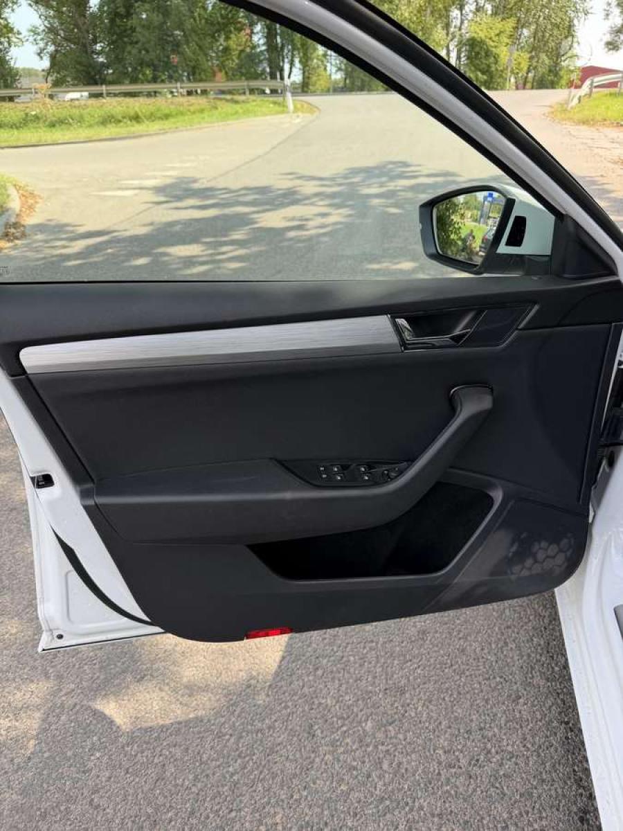 Balts Skoda SuperB 2020 Kauņa, ar dzinēja tilpumu 1.40 L un nobraukumu 108 tūkst. km par 15290 €, foto 17 vietnē AUTOMOTO.COM.LV