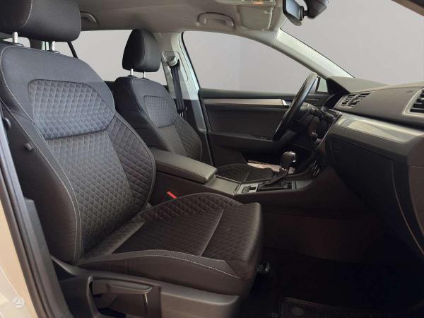 White Skoda SuperB 2021 in Kaunas, with an engine capacity of 2.00 L and mileage of 153 thousand km for 17499 €, photo 8 on AUTOMOTO.COM.LV