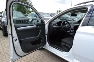 White Skoda SuperB 2021 in Vilnius, with an engine capacity of 1.97 L and mileage of 122 thousand km for 19000 €, photo 19 on AUTOMOTO.COM.LV