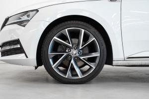 White Skoda SuperB 2022 in Vilnius, with an engine capacity of 1.40 L and mileage of 147 thousand km for 21000 €, photo 31 on AUTOMOTO.COM.LV