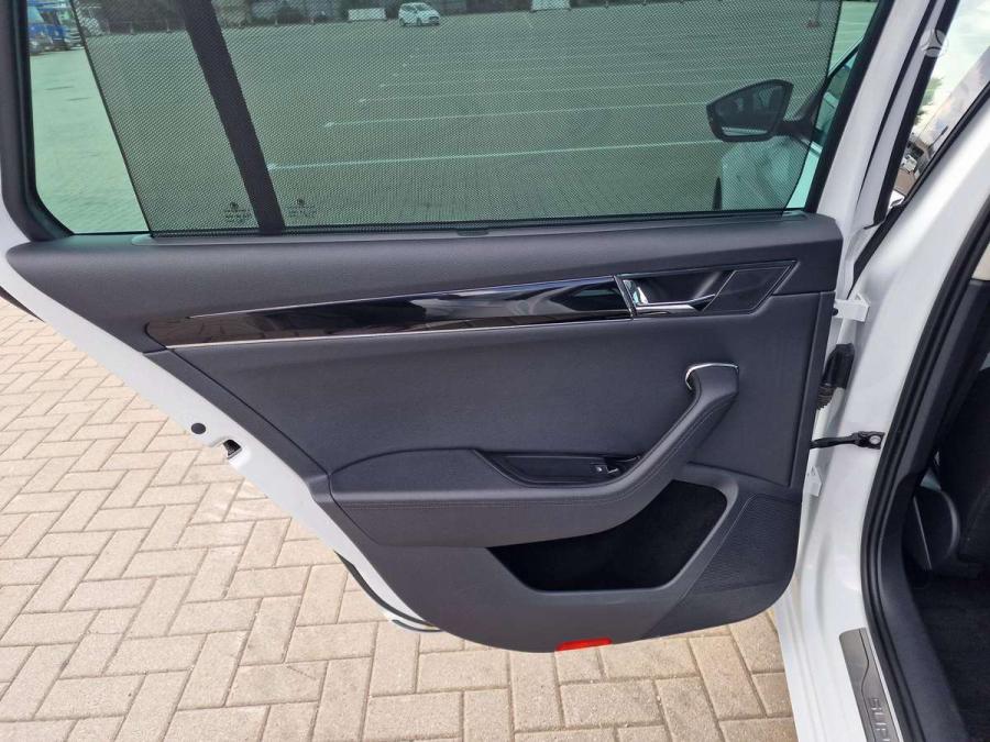 White Skoda SuperB 2022 in Taurage, with an engine capacity of 2.00 L and mileage of 236 thousand km for 18200 €, photo 12 on AUTOMOTO.COM.LV