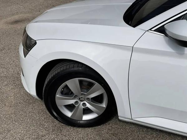 White Skoda SuperB 2022 in Sigulda, with an engine capacity of 2.00 L and mileage of 175 thousand km for 16990 €, photo 6 on AUTOMOTO.COM.LV