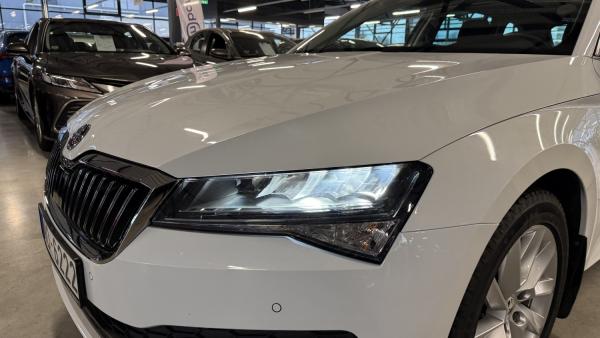 Balts Skoda SuperB 2023 Rīga, ar dzinēja tilpumu 1.50 L un nobraukumu 48 tūkst. km par 2540000 €, foto 7 vietnē AUTOMOTO.COM.LV