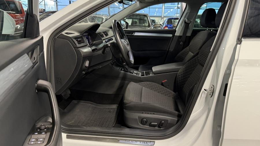 Balts Skoda SuperB 2023 Rīga, ar dzinēja tilpumu 1.50 L un nobraukumu 48 tūkst. km par 2540000 €, foto 10 vietnē AUTOMOTO.COM.LV