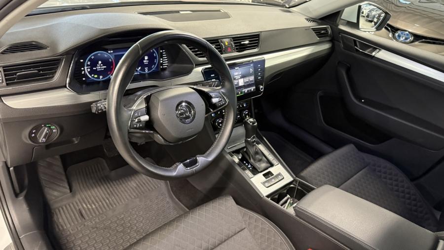 Balts Skoda SuperB 2023 Rīga, ar dzinēja tilpumu 1.50 L un nobraukumu 48 tūkst. km par 2540000 €, foto 12 vietnē AUTOMOTO.COM.LV