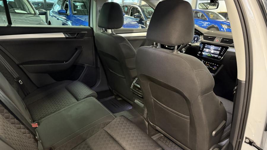 Balts Skoda SuperB 2023 Rīga, ar dzinēja tilpumu 1.50 L un nobraukumu 48 tūkst. km par 2540000 €, foto 16 vietnē AUTOMOTO.COM.LV