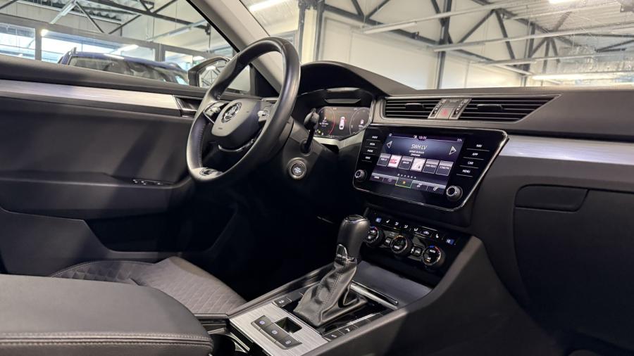 Balts Skoda SuperB 2023 Rīga, ar dzinēja tilpumu 1.50 L un nobraukumu 48 tūkst. km par 2540000 €, foto 17 vietnē AUTOMOTO.COM.LV