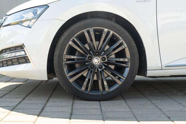 White Skoda SuperB 2023 in Vilnius, with an engine capacity of 2.00 L and mileage of 148 thousand km for 26700 €, photo 4 on AUTOMOTO.COM.LV