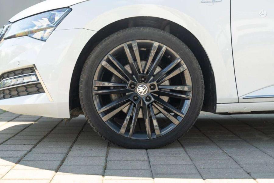 White Skoda SuperB 2023 in Vilnius, with an engine capacity of 2.00 L and mileage of 148 thousand km for 26700 €, photo 5 on AUTOMOTO.COM.LV