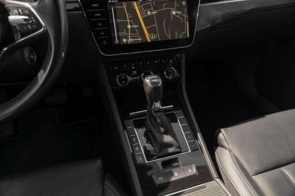 White Skoda SuperB 2023 in Vilnius, with an engine capacity of 2.00 L and mileage of 148 thousand km for 26700 €, photo 10 on AUTOMOTO.COM.LV