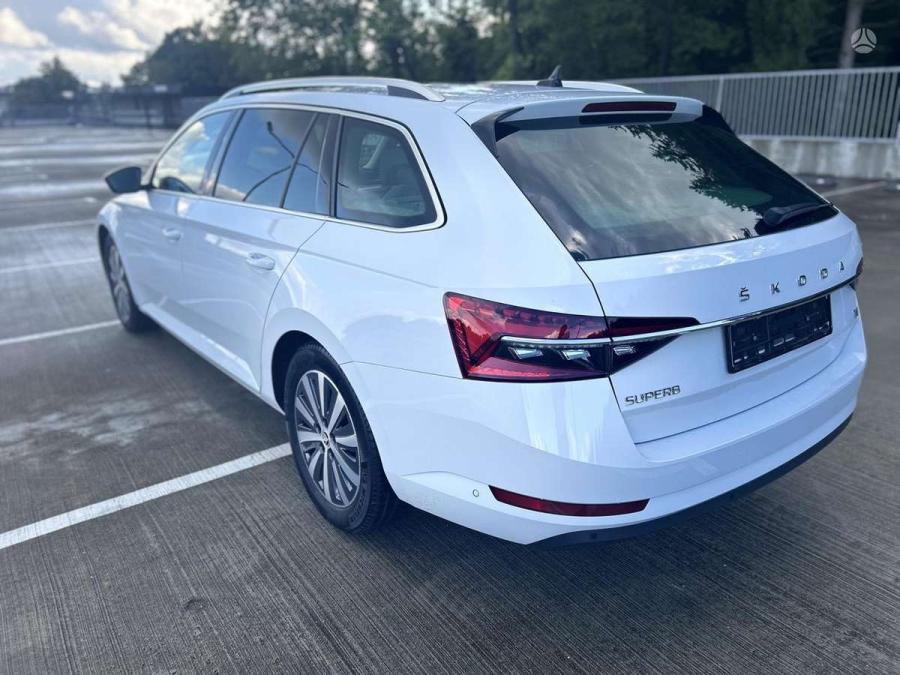 White Skoda SuperB 2023 in Vilnius, with an engine capacity of 1.40 L and mileage of 101 thousand km for 19900 €, photo 8 on AUTOMOTO.COM.LV