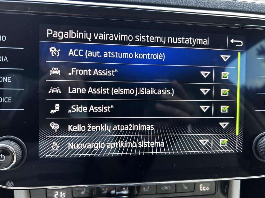 White Skoda SuperB 2023 in Vilnius, with an engine capacity of 1.40 L and mileage of 101 thousand km for 19900 €, photo 17 on AUTOMOTO.COM.LV
