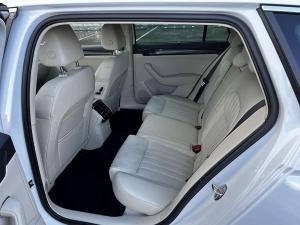 White Skoda SuperB 2023 in Vilnius, with an engine capacity of 1.40 L and mileage of 101 thousand km for 19900 €, photo 20 on AUTOMOTO.COM.LV