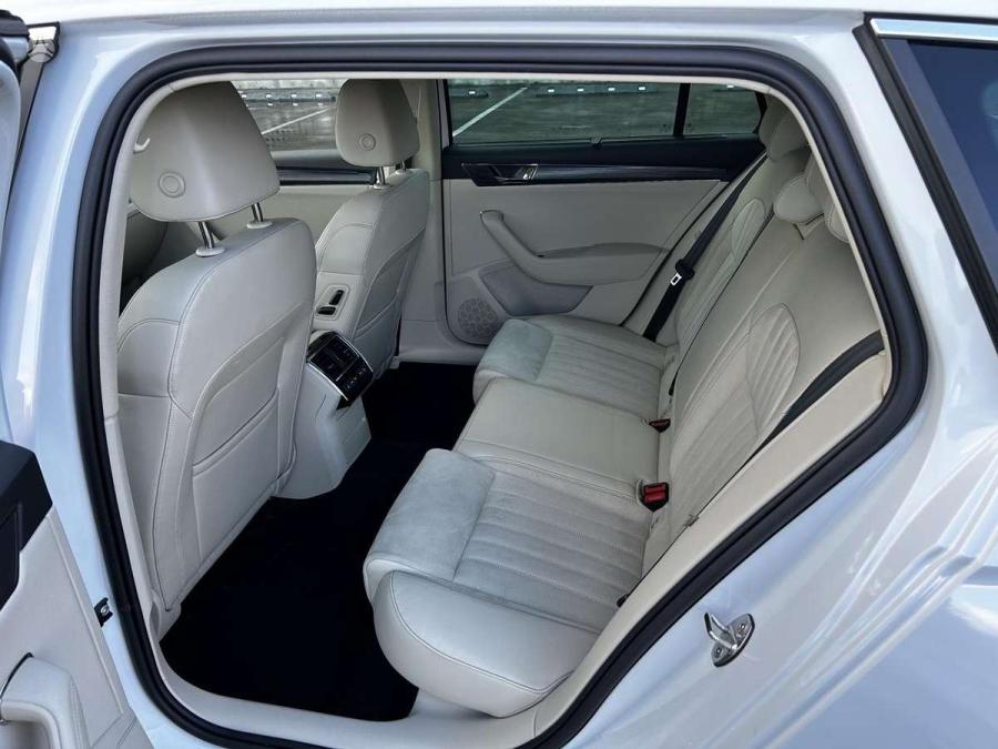 White Skoda SuperB 2023 in Vilnius, with an engine capacity of 1.40 L and mileage of 101 thousand km for 19900 €, photo 20 on AUTOMOTO.COM.LV