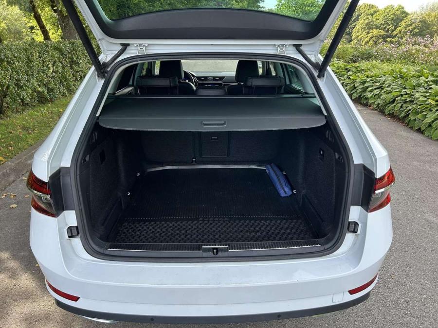 Balts Skoda SuperB 2023 Tauragė, ar dzinēja tilpumu 1.97 L un nobraukumu 298 tūkst. km par 16800 €, foto 13 vietnē AUTOMOTO.COM.LV