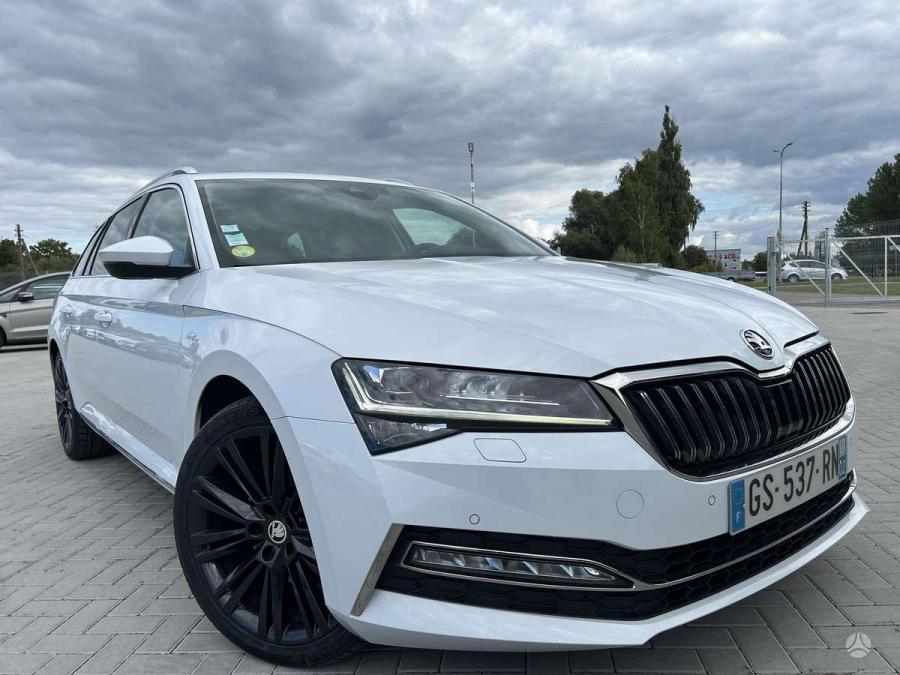 White Skoda SuperB 2023 in Taurage, with an engine capacity of 1.97 L and mileage of 274 thousand km for 16800 €, photo 1 on AUTOMOTO.COM.LV
