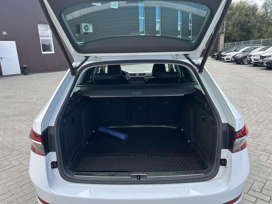 White Skoda SuperB 2023 in Taurage, with an engine capacity of 1.97 L and mileage of 274 thousand km for 16800 €, photo 15 on AUTOMOTO.COM.LV