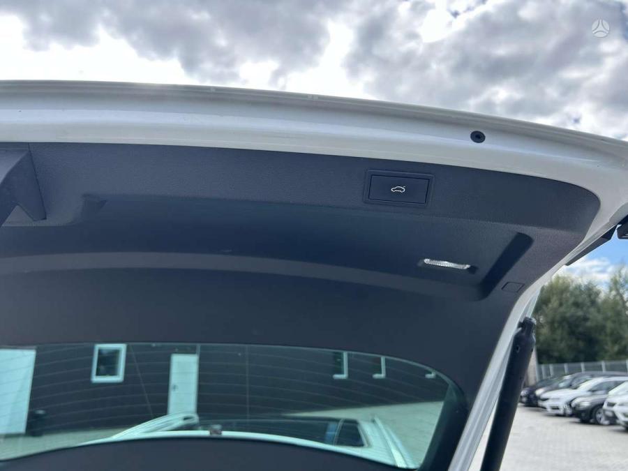 White Skoda SuperB 2023 in Taurage, with an engine capacity of 1.97 L and mileage of 274 thousand km for 16800 €, photo 16 on AUTOMOTO.COM.LV