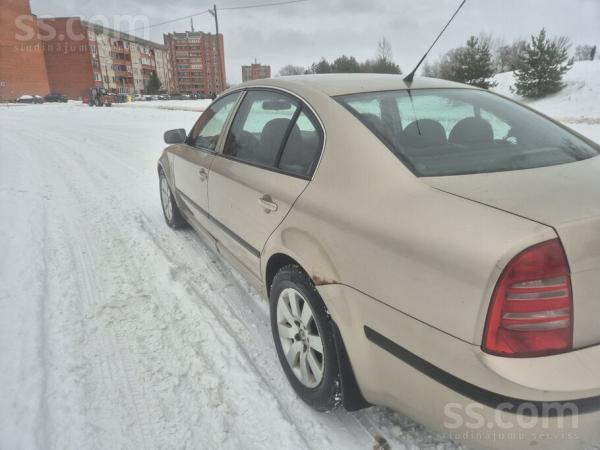 Dzeltens Skoda SuperB 2004 Daugavpils, ar dzinēja tilpumu 1.90 L un nobraukumu 301 tūkst. km par 1550 €, foto 5 vietnē AUTOMOTO.COM.LV