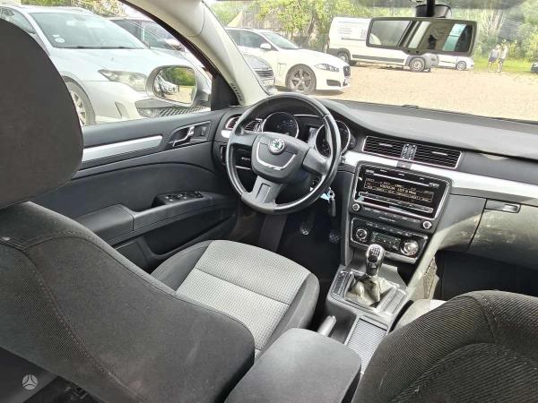 Dzeltens Skoda SuperB 2010 Viļņa, ar dzinēja tilpumu 1.39 L un nobraukumu 306 tūkst. km par 2950 €, foto 10 vietnē AUTOMOTO.COM.LV